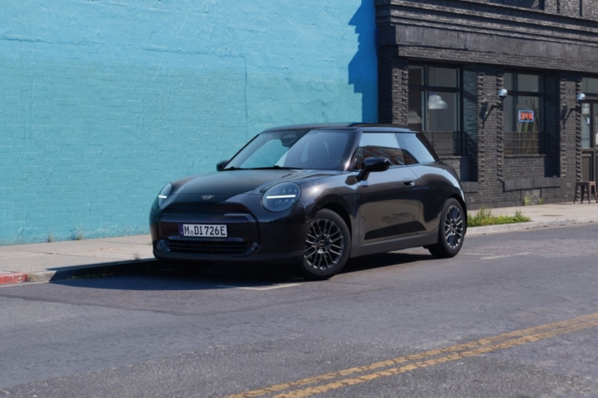 Mini Launches Monochrome Editions | Green.Car